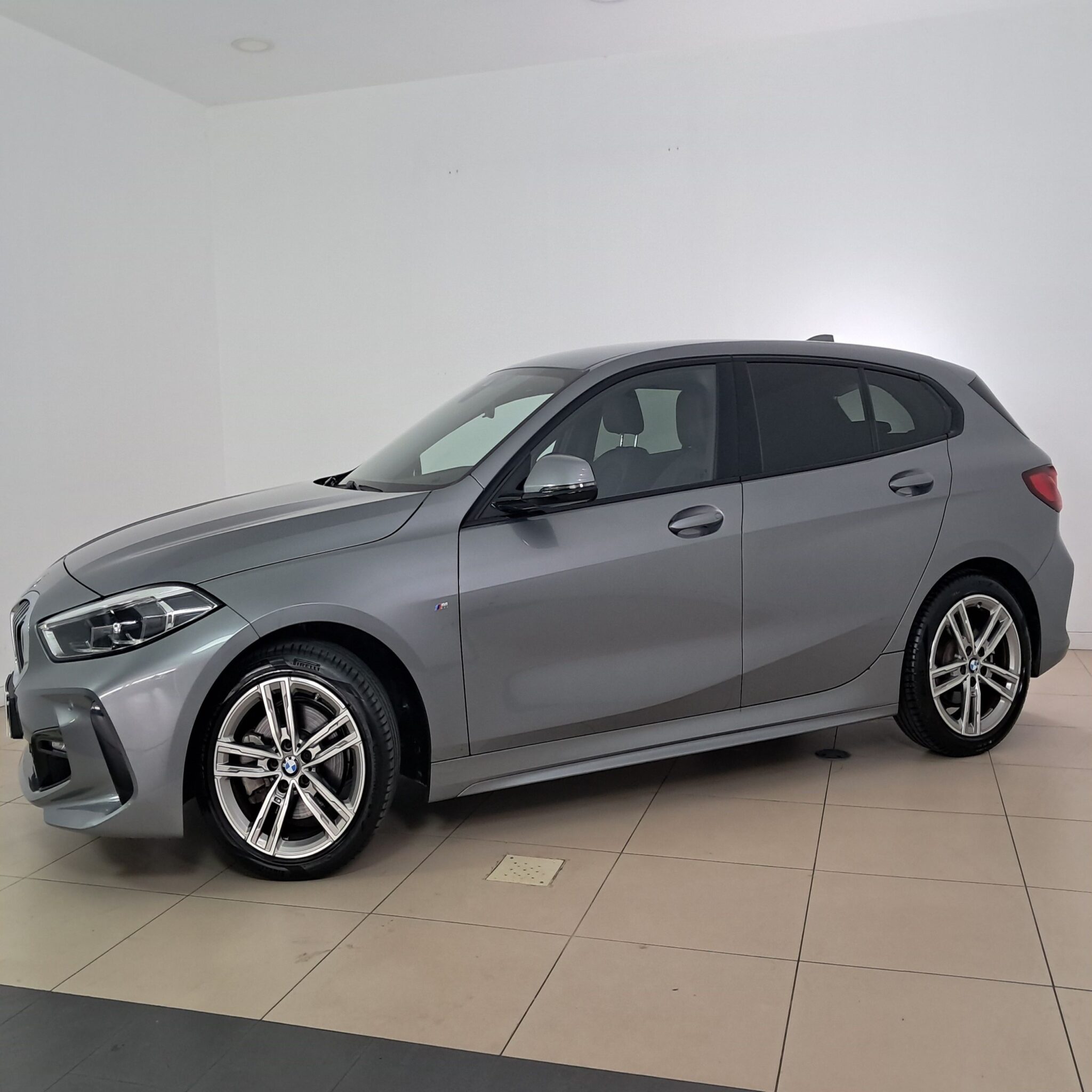 BMW 116d Pack M Auto - Banix Automóveis